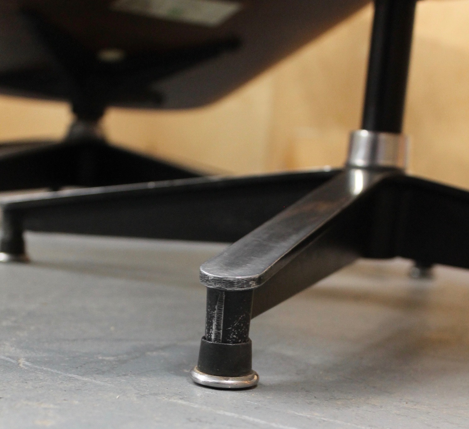 Early Rare Eames Lounge 670 & Ottoman 671 - humemodern